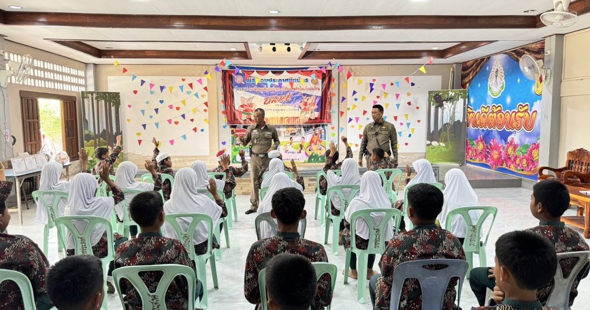 รวมเป็นประธานพิธีการเรียนจบหลักสูตร โครงการแดร์และ ร่วมมอบประกาศนียบัตร ...