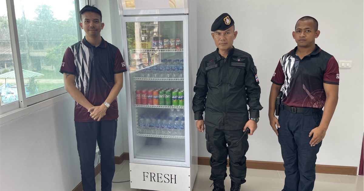 จัดเตรียมเครื่องดื่ม น้ำ/ กาแฟ /เครื่องดื่มชูกำลัง ฯลฯ แก่ประชาชนที่มา ...